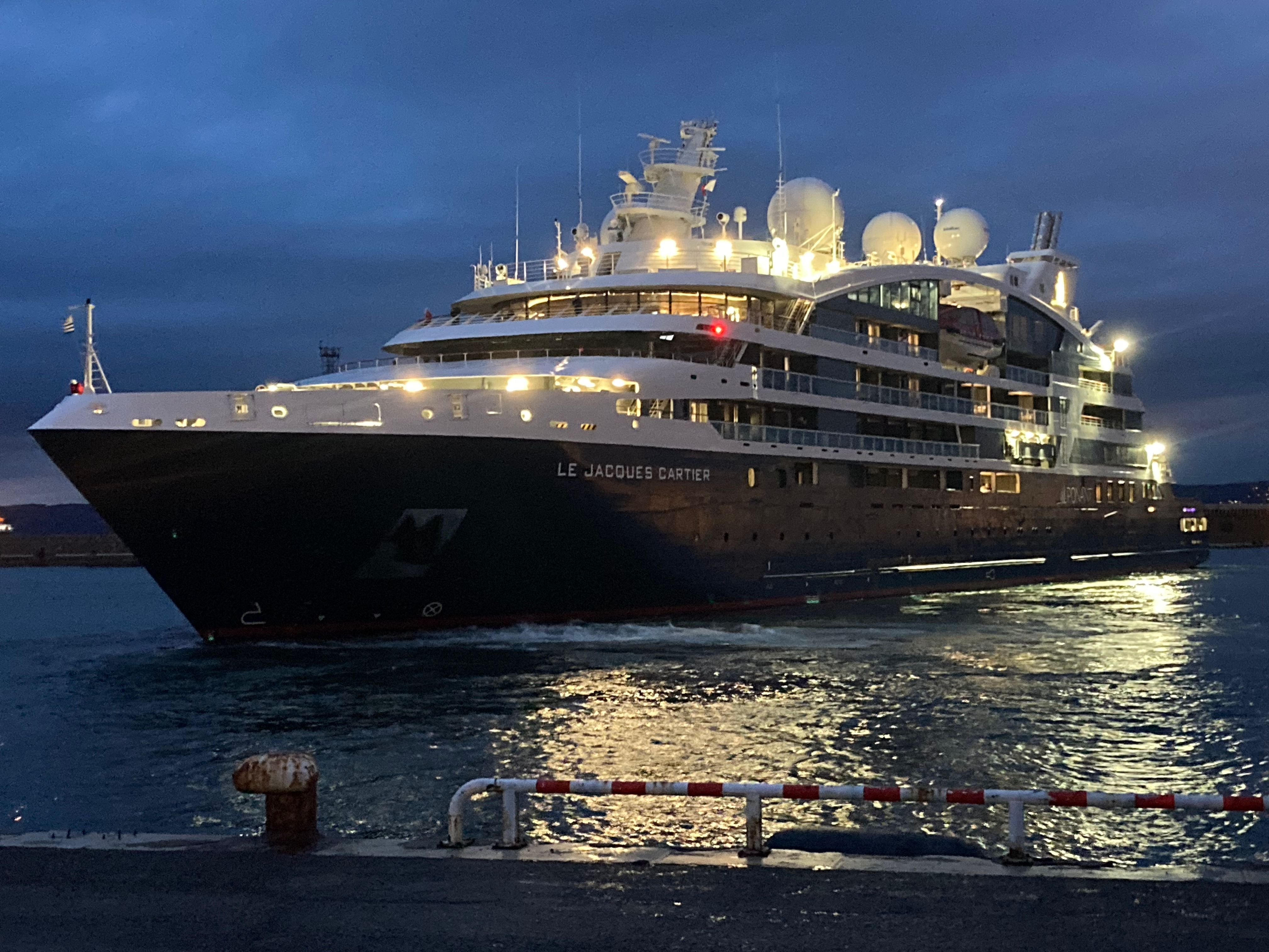 Cabin Guide and Stateroom Reviews | Le Jacques Cartier | Compagnie Du ...