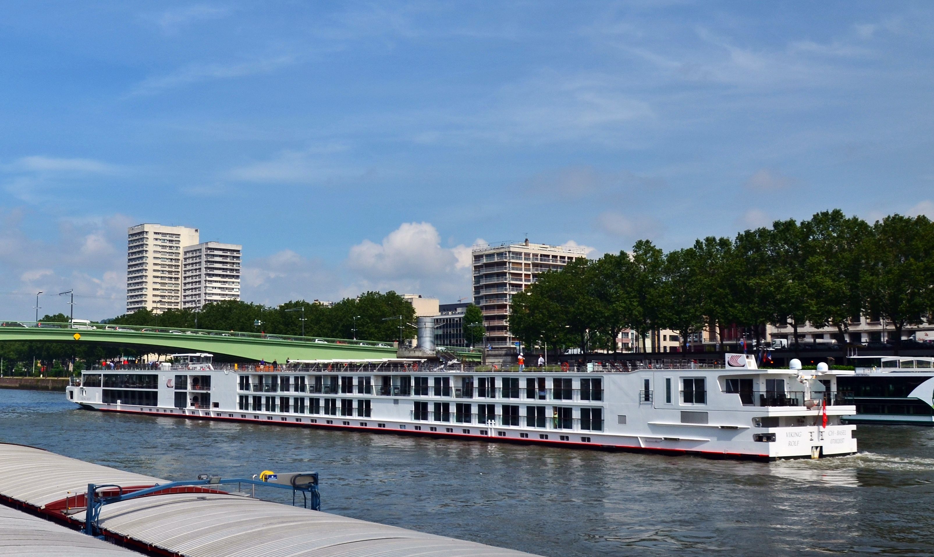 Review, Overview, Pros & Cons, and Essential Sailing Tips | Viking Rolf ...